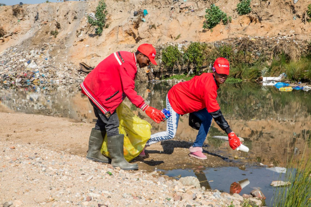 Coca-Cola Beverages South Africa, World Without Waste in Soweto - Social TV
