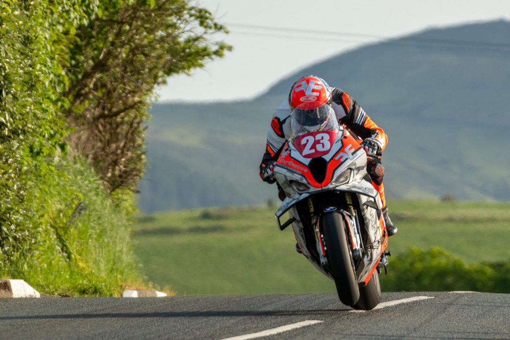 Venter Powers Into TT History - Social TV