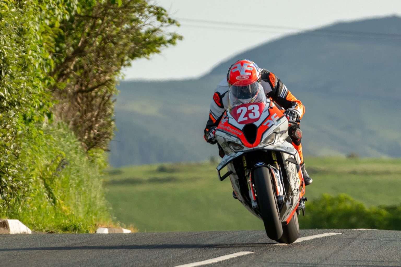 Venter Powers Into TT History - Social TV